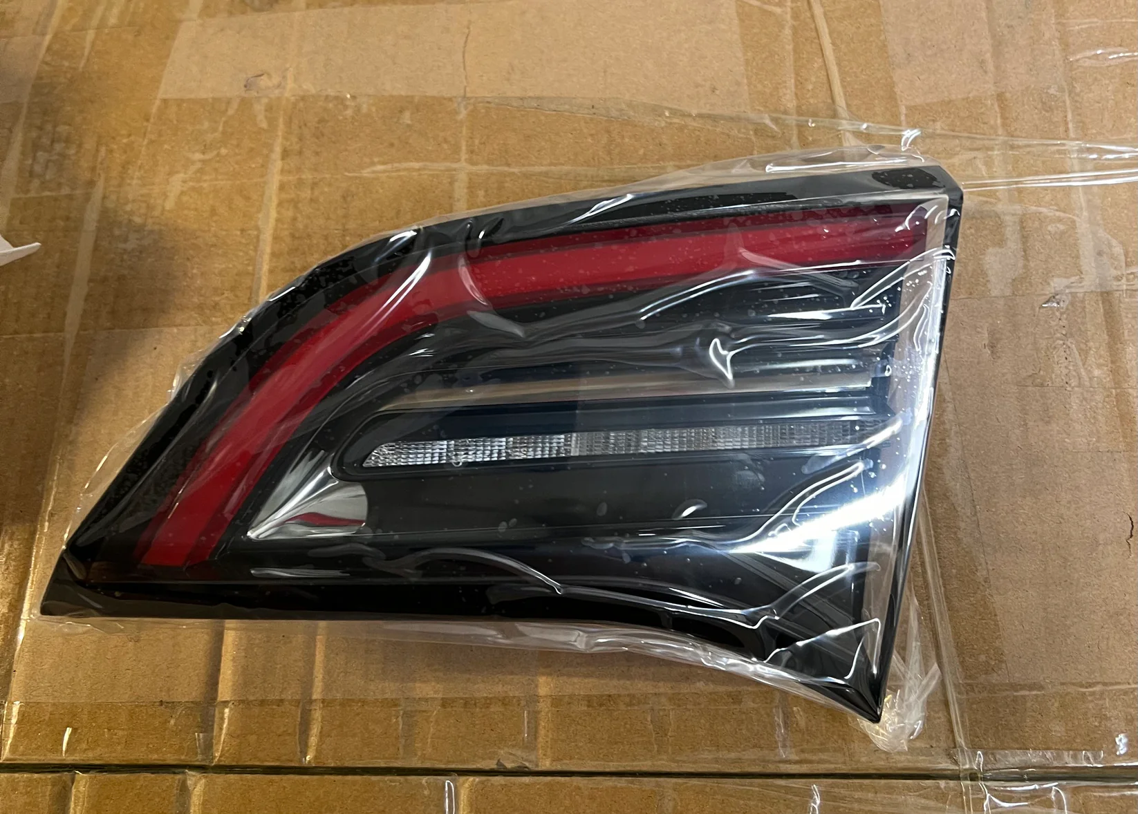 TESLA MODEL 3 LAMP ASY, LIFTGATE SAE, RH